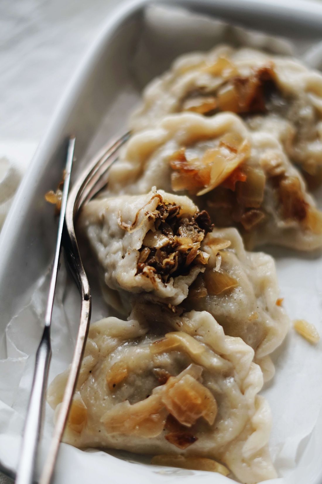 Jak długo gotować świeże i suszone grzyby?